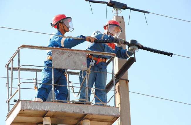 Electrician, The difference between electrical
